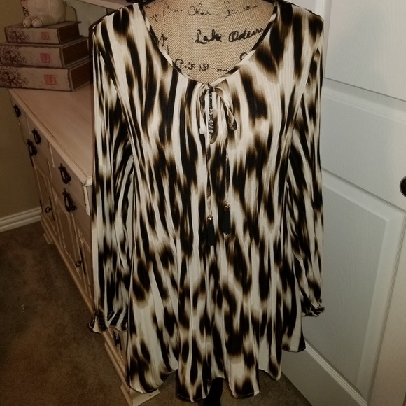Melissa | Tops | Melissa Paige Animal Print Top | Poshmark